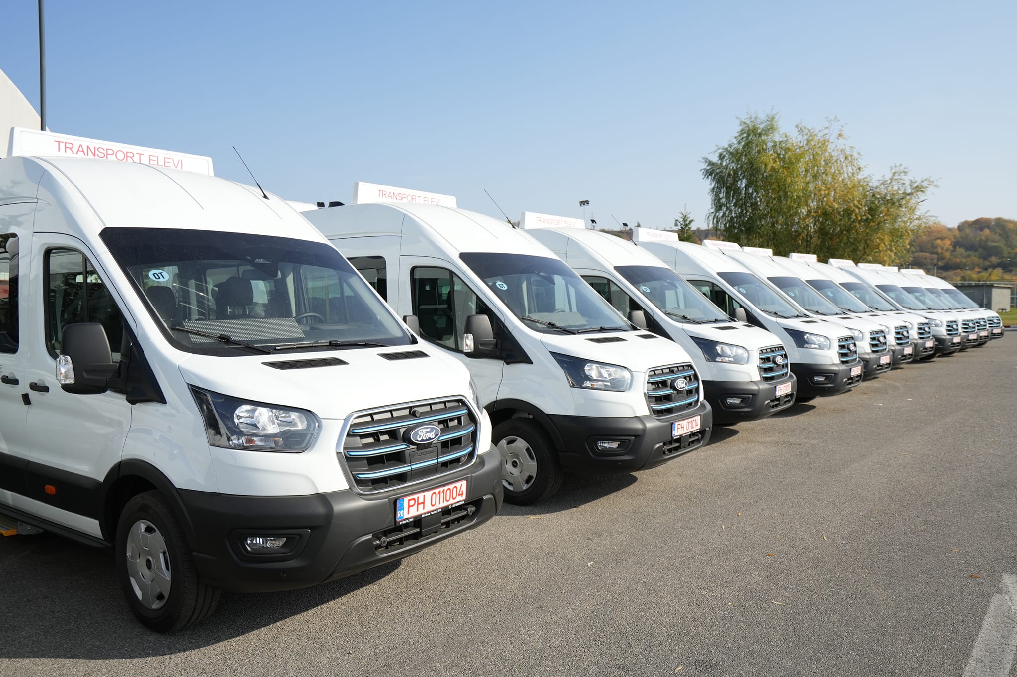 15 microbuze electrice pentru transportul școlar, distribuite în ...